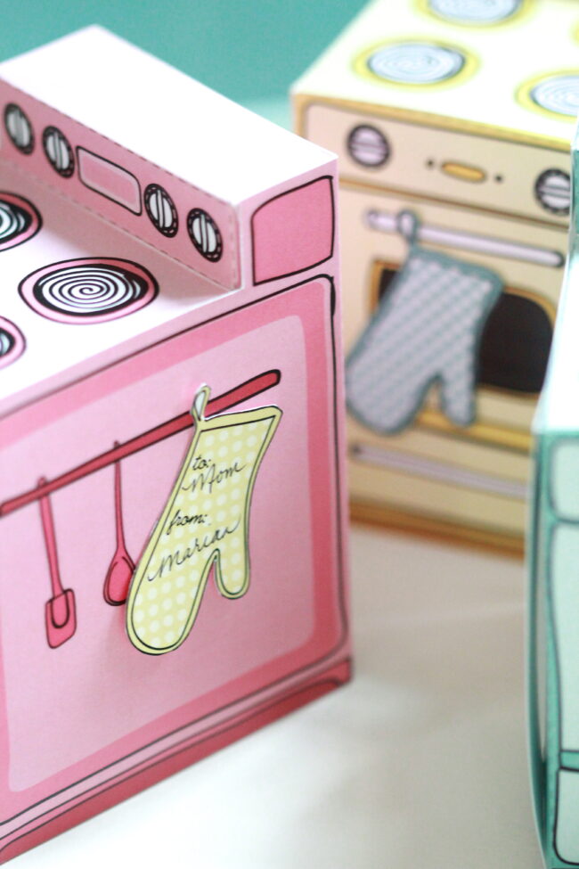 Golden Vanilla Dream Cupcakes & Oven Printables {Giveaway!} | Sweetopia