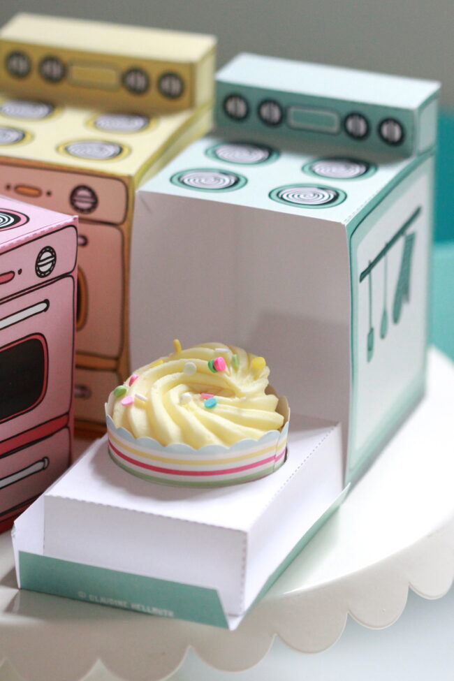 Golden Vanilla Dream Cupcakes & Oven Printables {Giveaway!} | Sweetopia