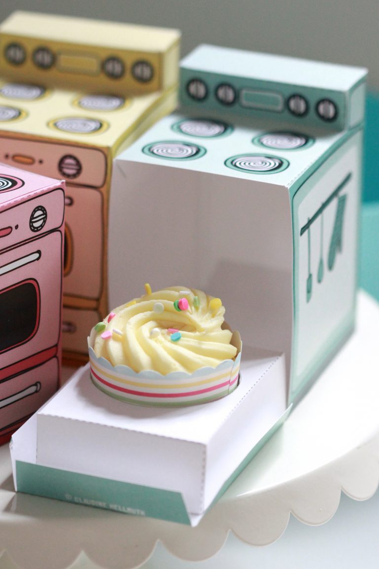 Golden Vanilla Dream Cupcakes & Oven Printables {Giveaway!} | Sweetopia