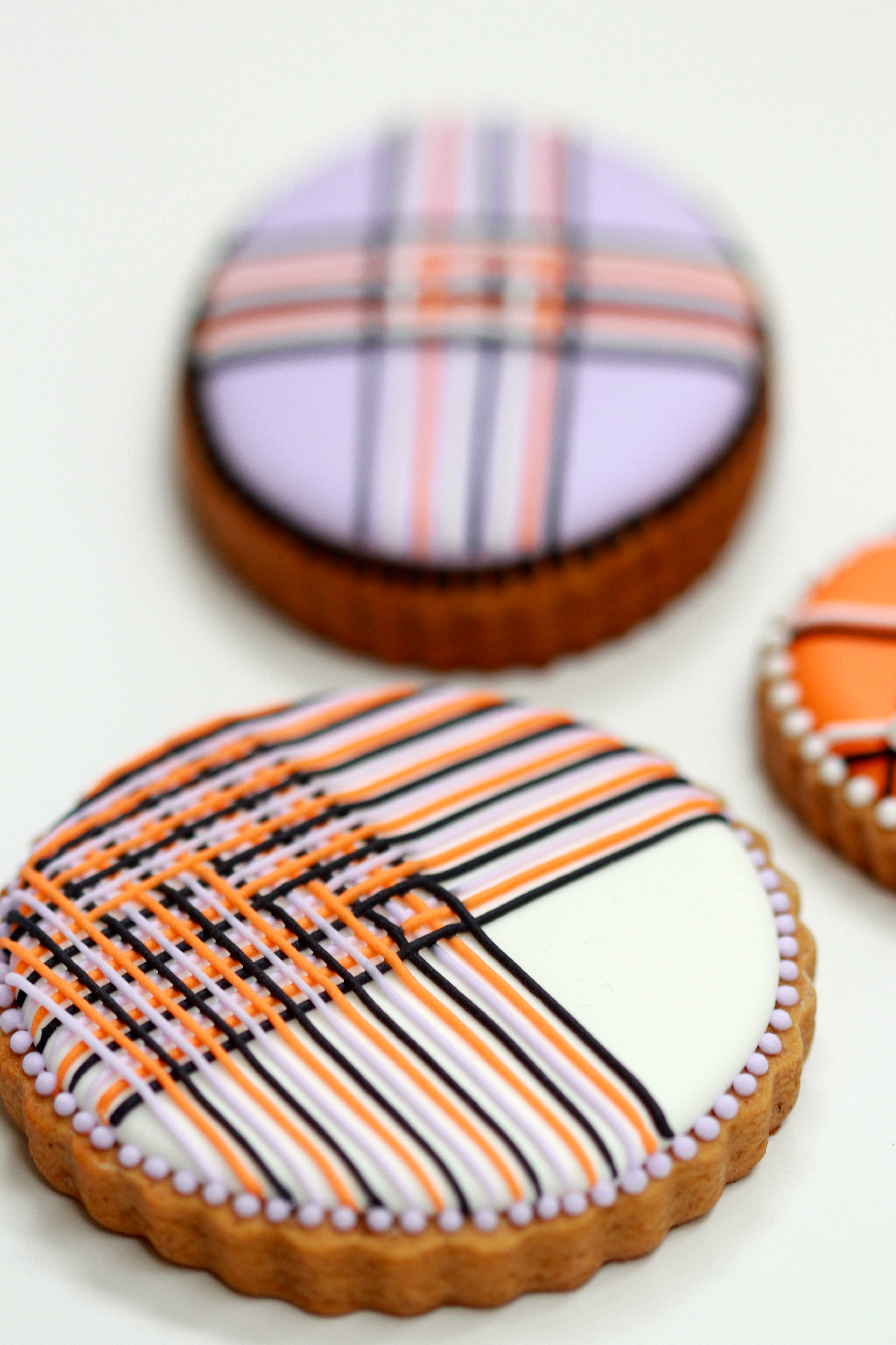 How to Pipe Royal Icing Lines