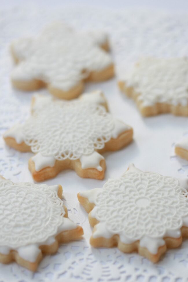 {Video} Snowflake Cookie Tutorial | Sweetopia