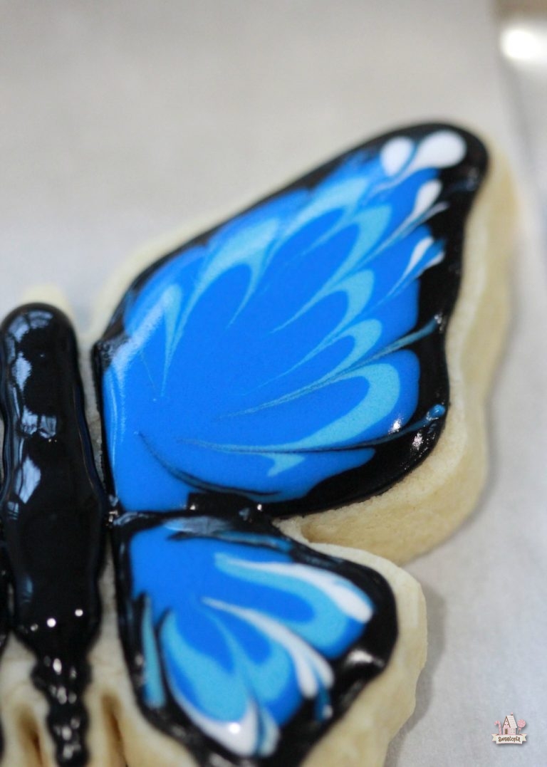 {Video} How to Decorate Butterfly Cookies