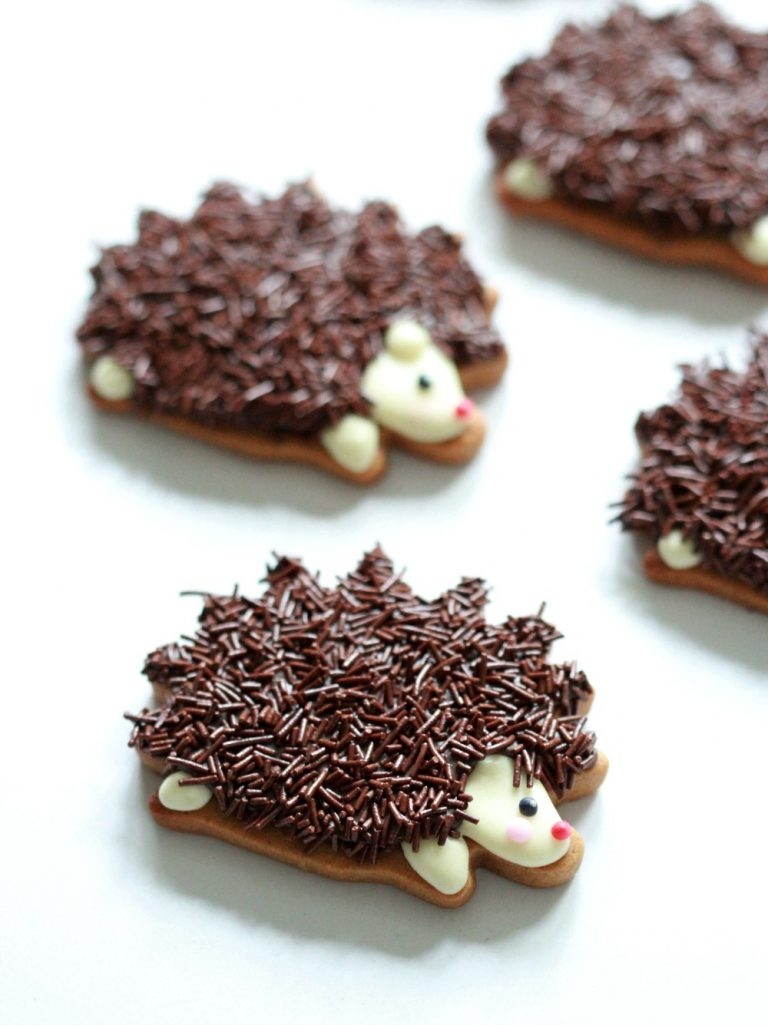 (Video) How to Decorate Hedgehog (or Porcupine) Cookies