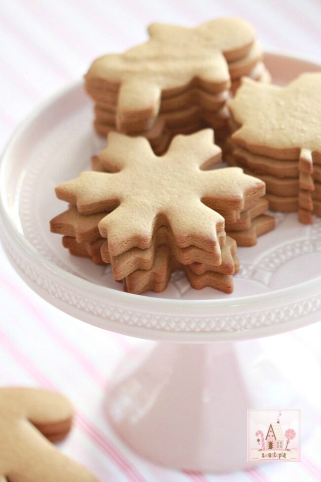 (Video & Recipe) How to Make Gingerbread Cut-Out Cookies & Decorate ...