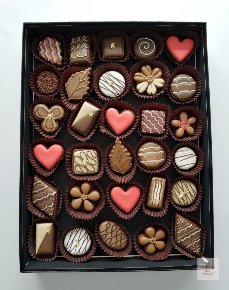 (Video) Simple Valentine Box of Chocolates Decorated Cookies