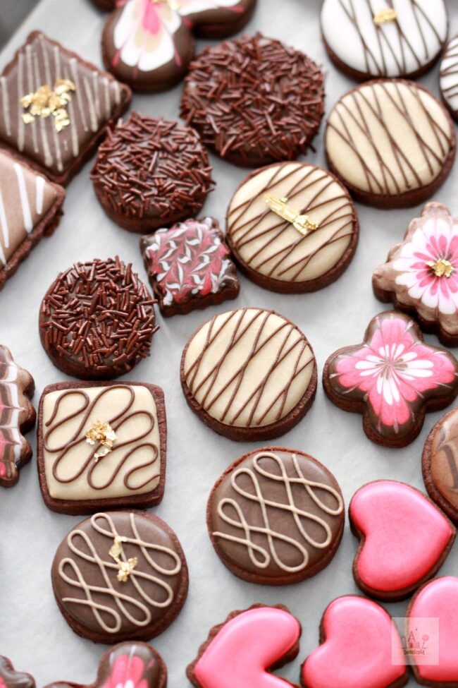 (Video) Simple Valentine Box of Chocolates Decorated Cookies