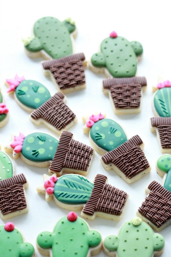 (Video) How to Decorate Cactus Cookies