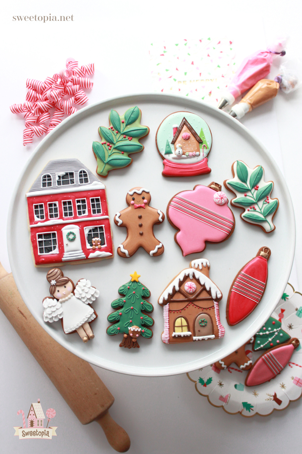 Christmas-Cookies-Iced-with-Royal-Icing-Sweetopia | Sweetopia