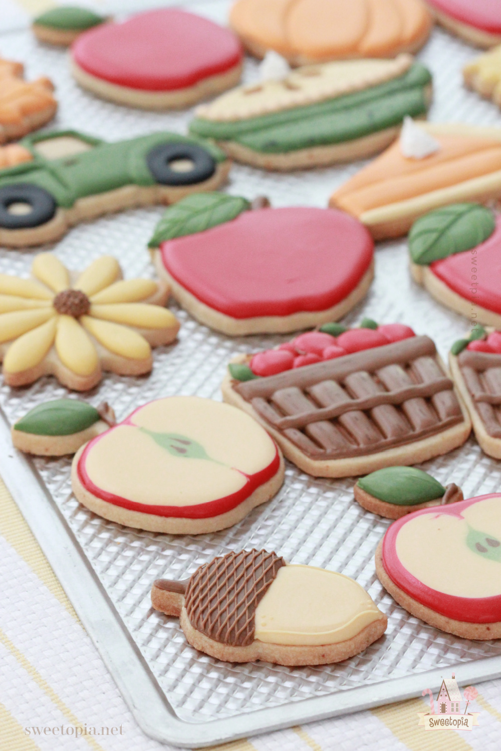 Spiced Apple Cut Out Cookie Recipe and Fall Cookie Decorating Tutorial ...
