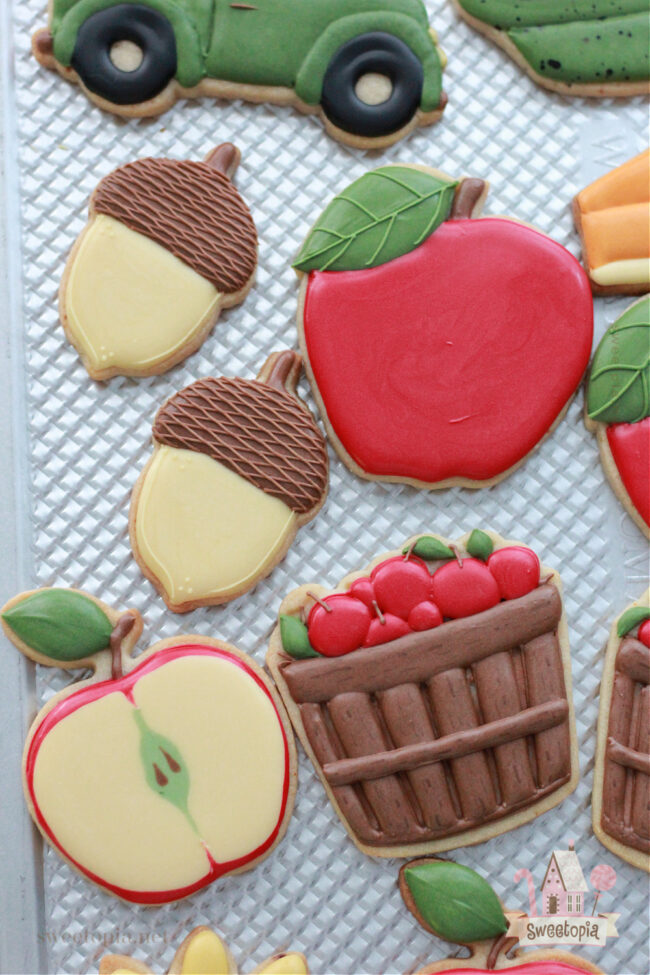 fall-royal-icing-cookies | Sweetopia