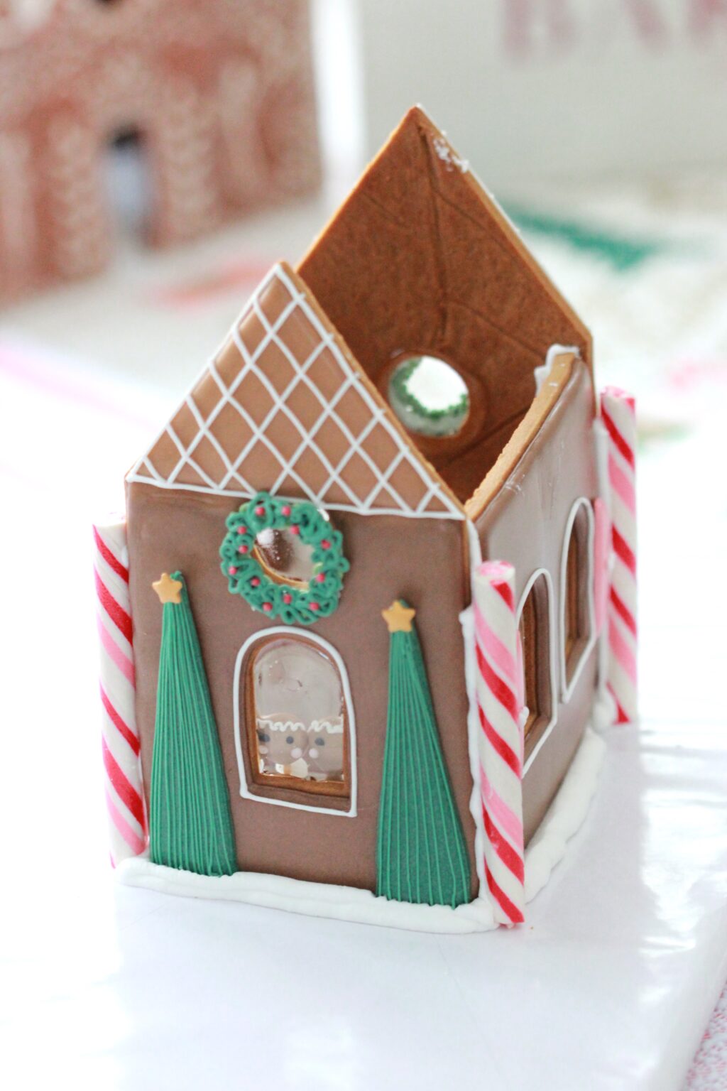 Assembling and Decorating a Gingerbread House (Video)