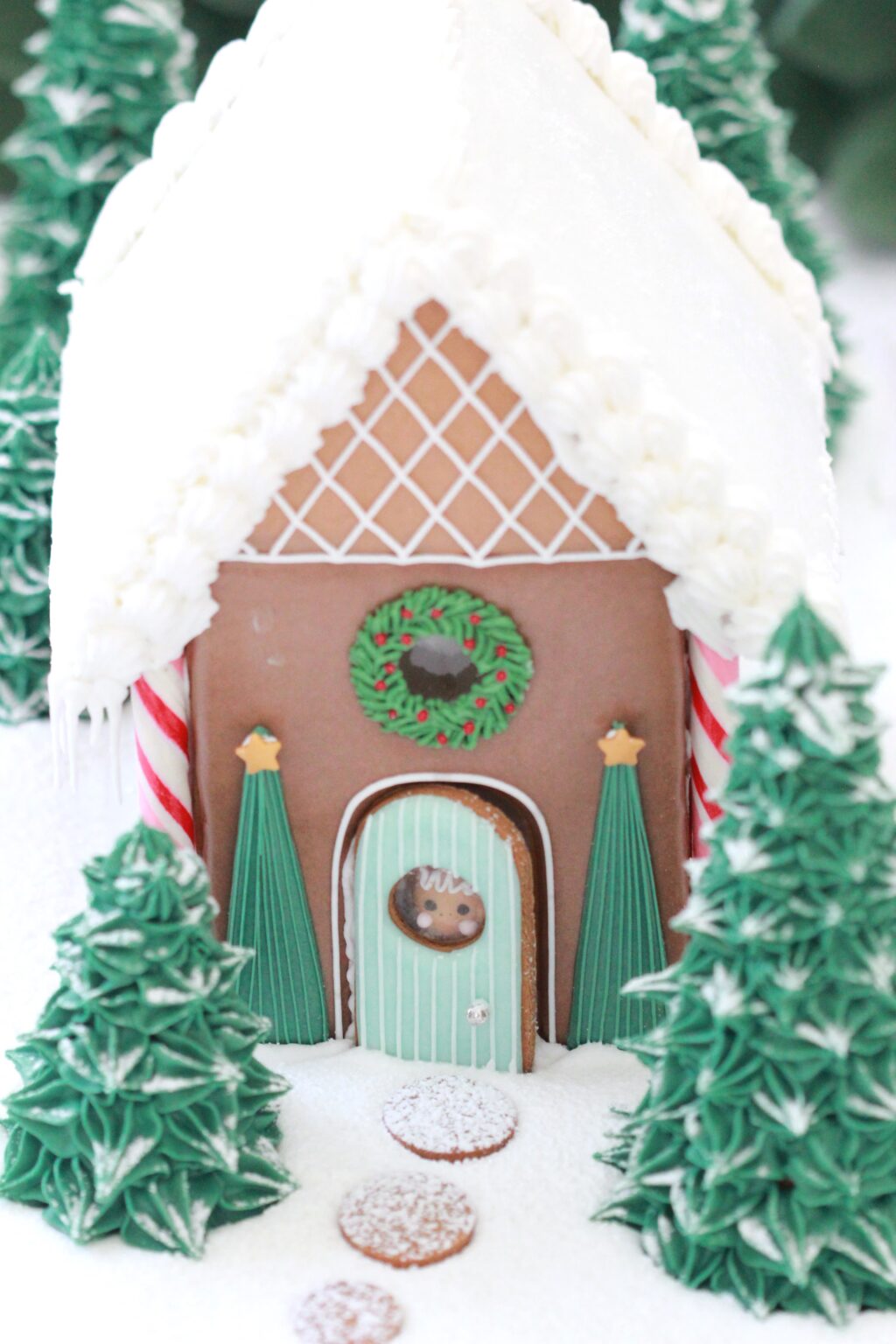 Assembling and Decorating a Gingerbread House (Video)