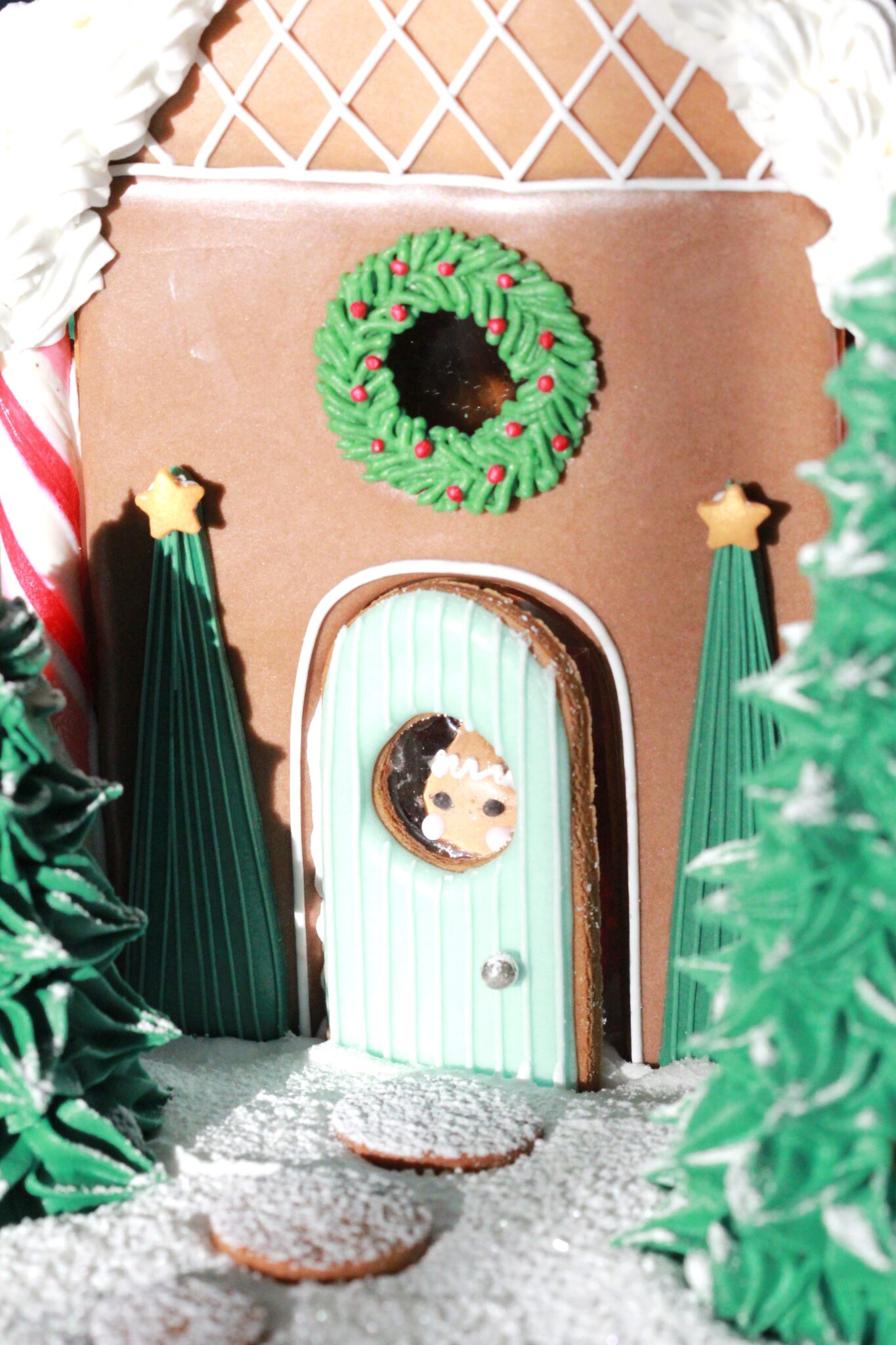 Assembling and Decorating a Gingerbread House (Video)