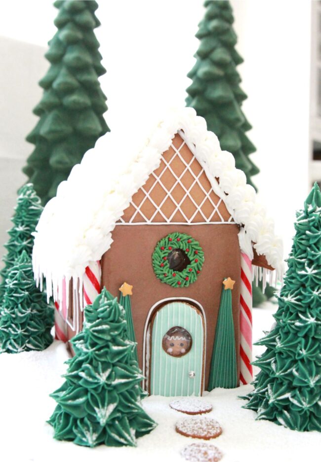 Assembling and Decorating a Gingerbread House (Video)